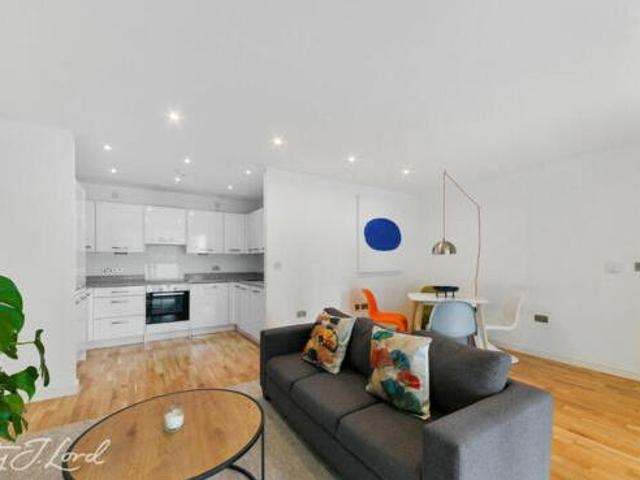 2 Bedroom Flat For Sale In London