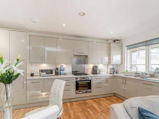 2 Bedroom Flat For Sale In London