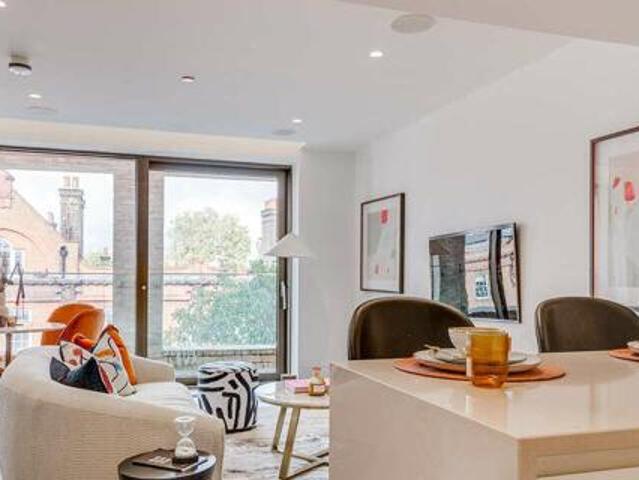 2 Bedroom Flat For Sale In London