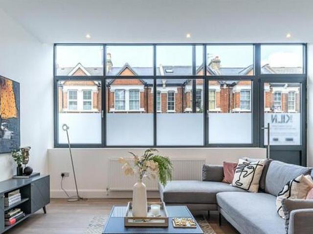 2 Bedroom Flat For Sale In London