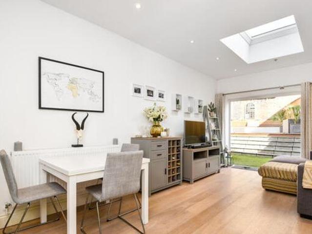 2 Bedroom Flat For Sale In London