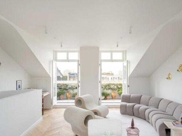 2 Bedroom Flat For Sale In London