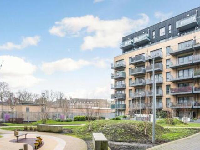 2 Bedroom Flat For Sale In London