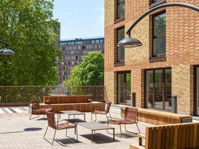 2 Bedroom Flat For Sale In London