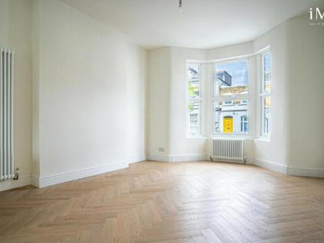2 Bedroom Flat For Sale In London