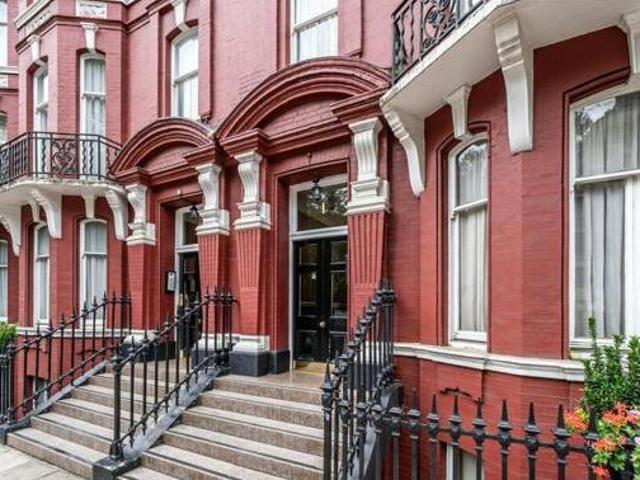 2 Bedroom Flat For Sale In London
