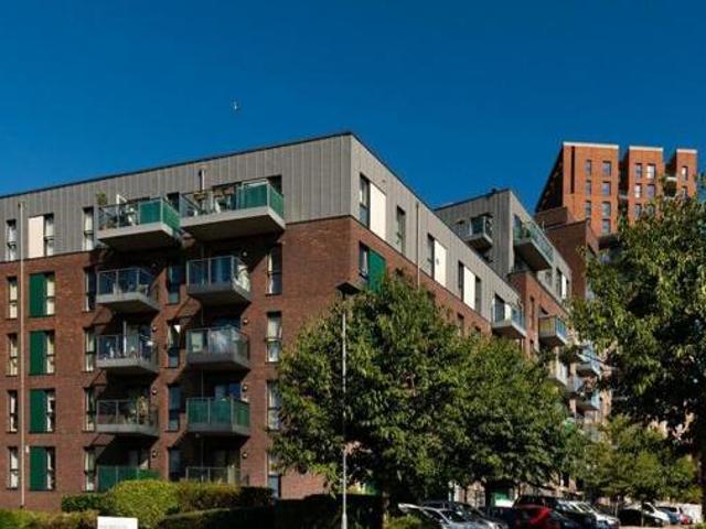 2 Bedroom Flat For Sale In London