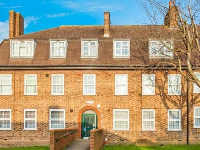 2 Bedroom Flat For Sale In London