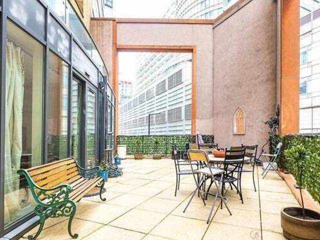 2 Bedroom Flat For Sale In London