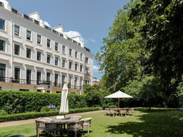 2 Bedroom Flat For Sale In London
