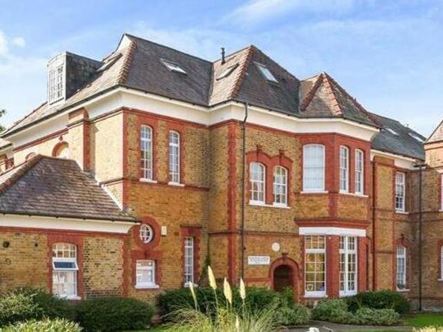 2 Bedroom Flat For Sale In London