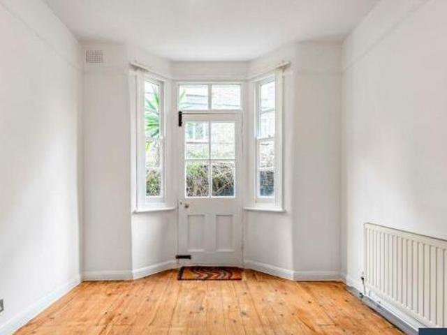 2 Bedroom Flat For Sale In London
