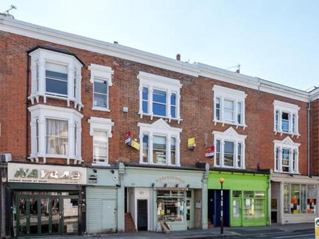 2 Bedroom Flat For Sale In London