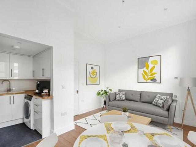 2 Bedroom Flat For Sale In London