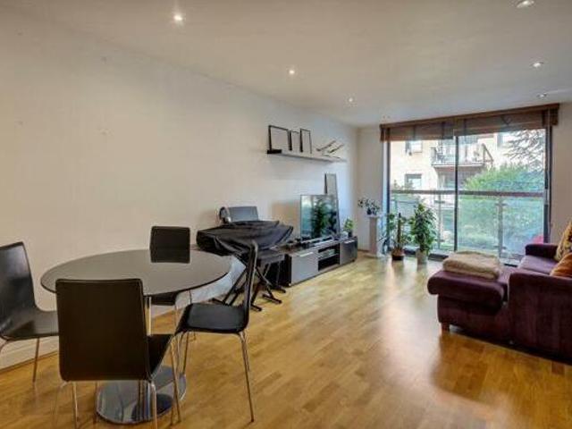 2 Bedroom Flat For Sale In London