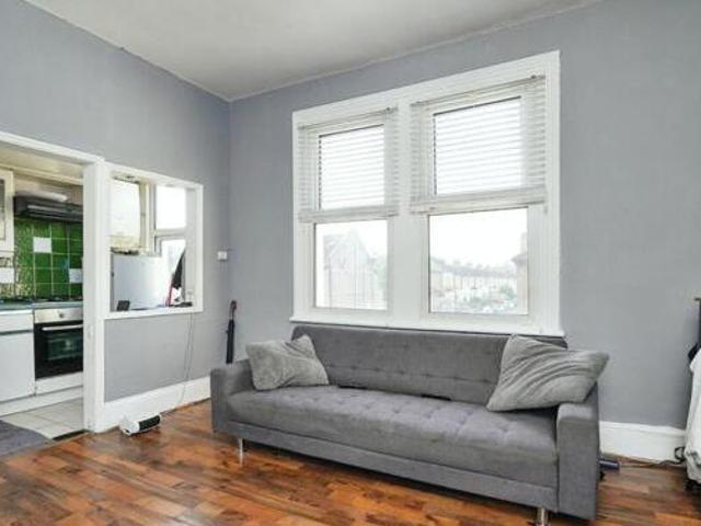 2 Bedroom Flat For Sale In London