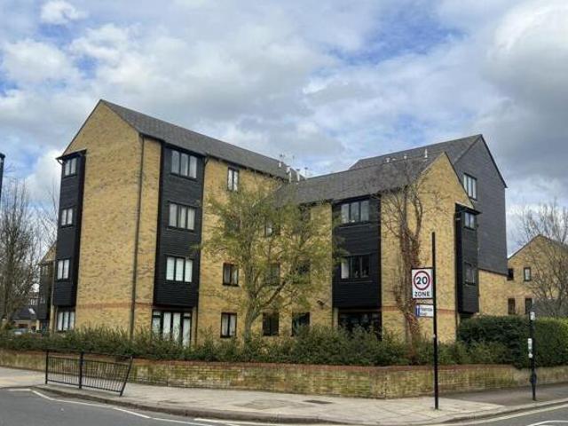 2 Bedroom Flat For Sale In London
