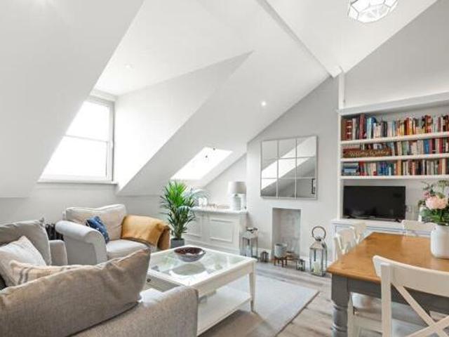 2 Bedroom Flat For Sale In London