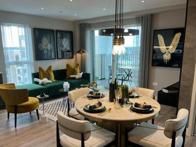 2 Bedroom Flat For Sale In London