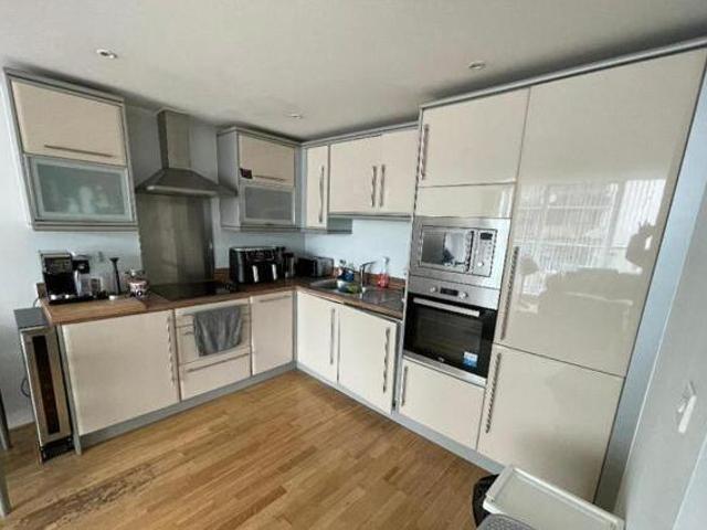 2 Bedroom Flat For Sale In London
