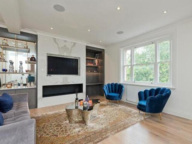 2 Bedroom Flat For Sale In London