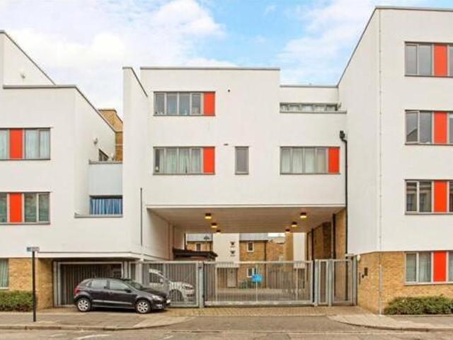 2 Bedroom Flat For Sale In London