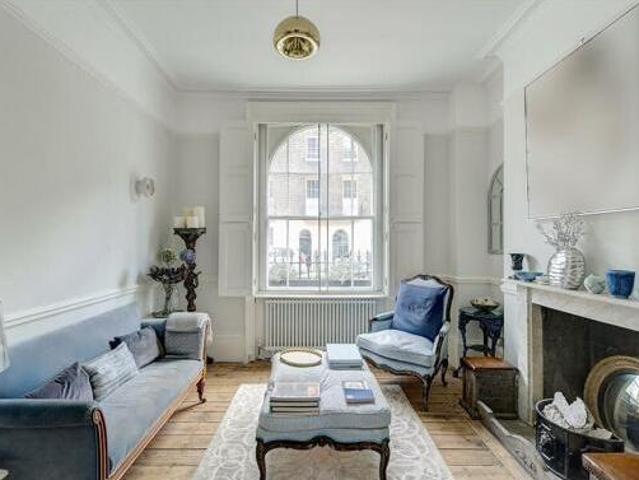2 Bedroom Flat For Sale In London