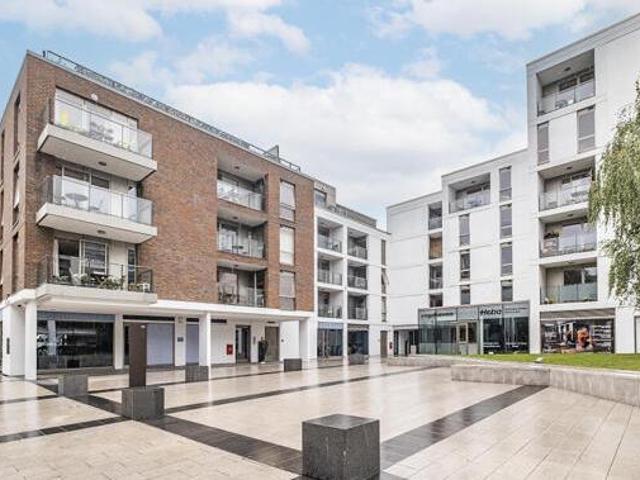 2 Bedroom Flat For Sale In London