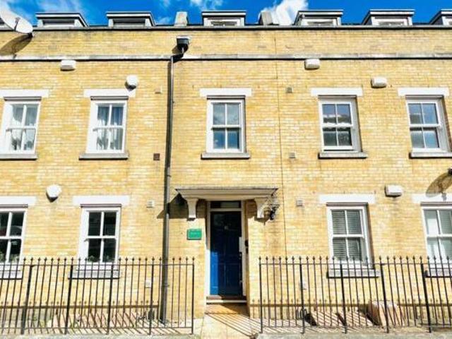 2 Bedroom Flat For Sale In London