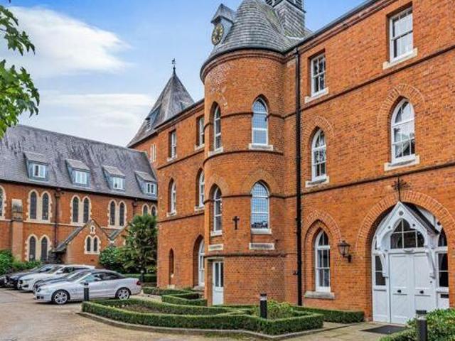 2 Bedroom Flat For Sale In London