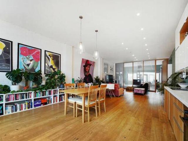 2 Bedroom Flat For Sale In London