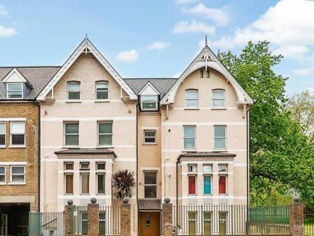 2 Bedroom Flat For Sale In London