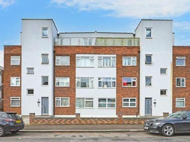 2 Bedroom Flat For Sale In London
