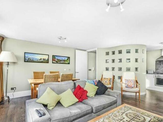 2 Bedroom Flat For Sale In London