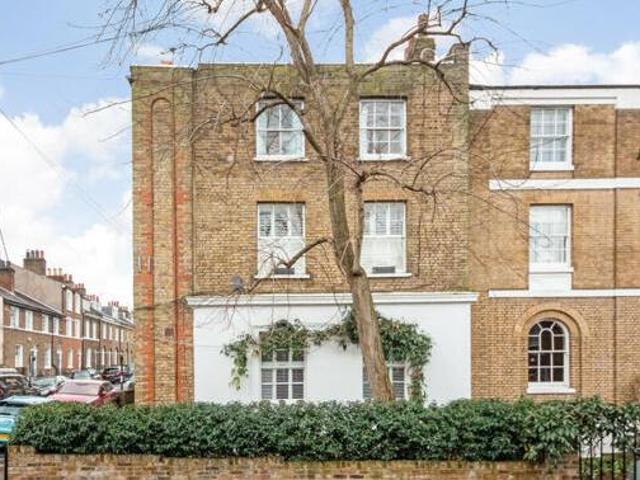 2 Bedroom Flat For Sale In London