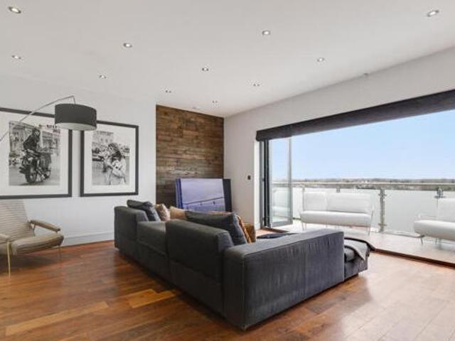 2 Bedroom Flat For Sale In London