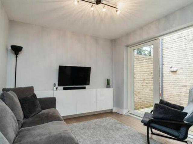 2 Bedroom Flat For Sale In London