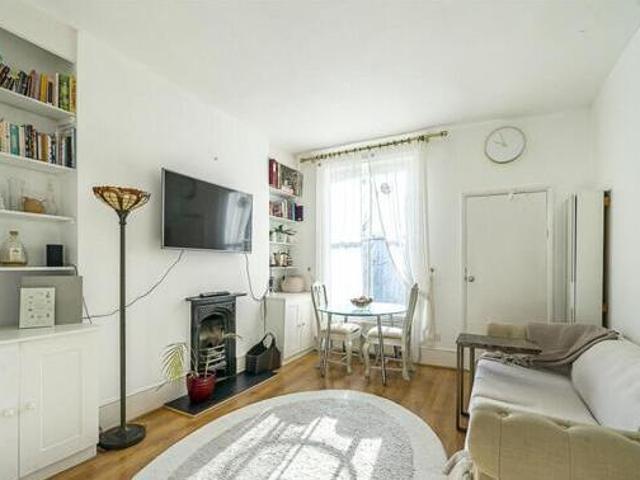 2 Bedroom Flat For Sale In London