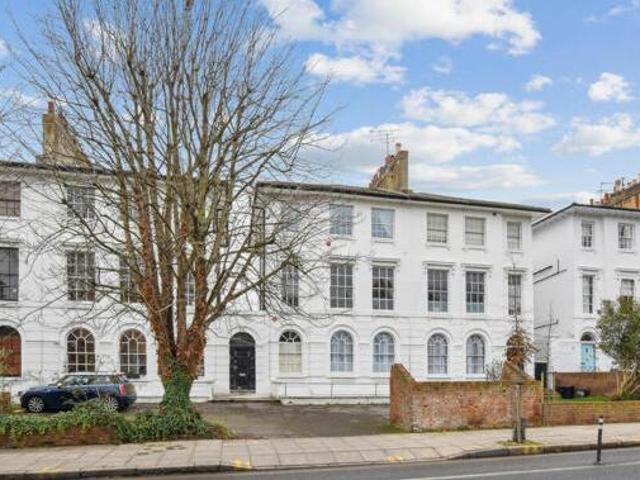 2 Bedroom Flat For Sale In London