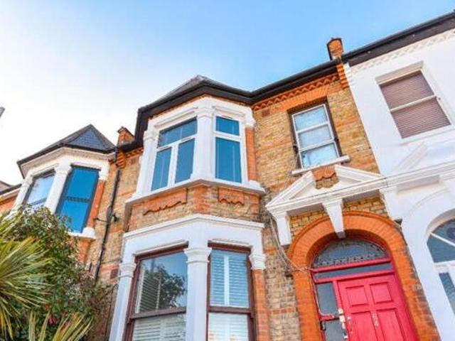2 Bedroom Flat For Sale In London