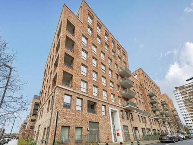 2 Bedroom Flat For Sale In London