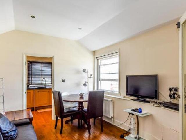 2 Bedroom Flat For Sale In London