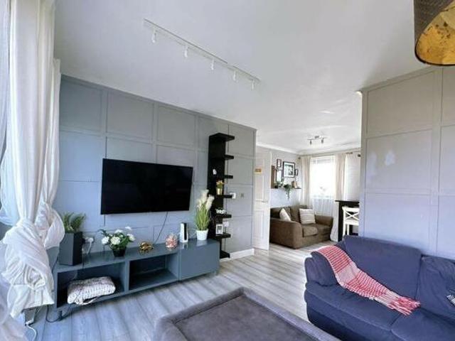 2 Bedroom Flat For Sale In London