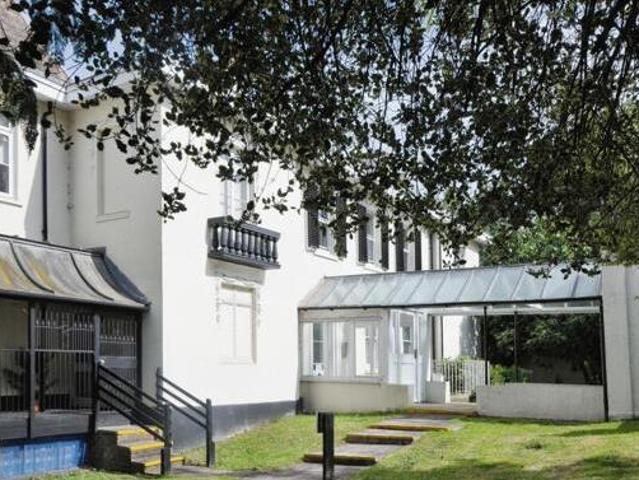 2 Bedroom Flat For Sale In London