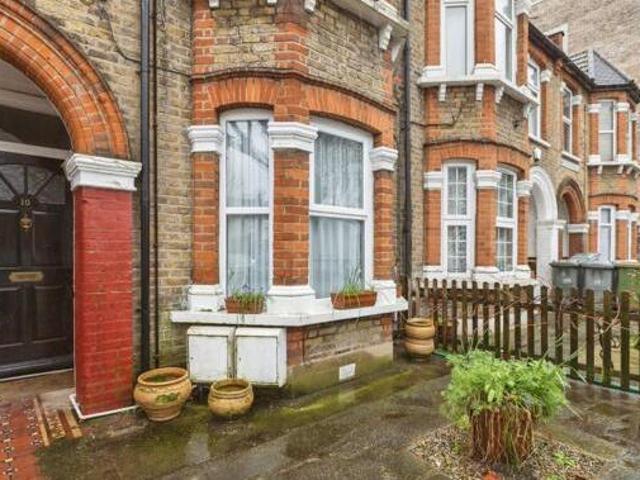 2 Bedroom Flat For Sale In London