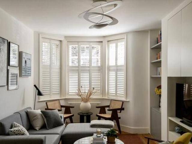 2 Bedroom Flat For Sale In London