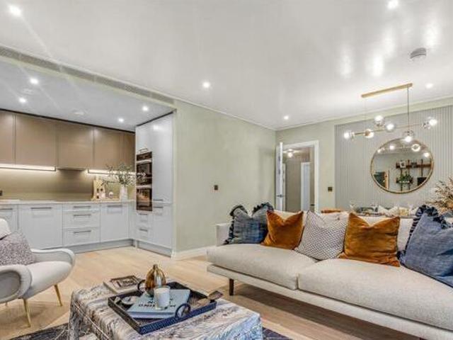 2 Bedroom Flat For Sale In London
