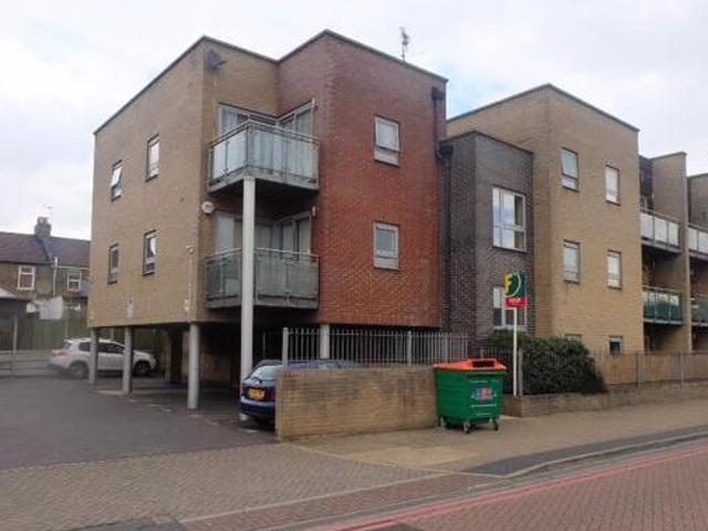 2 Bedroom Flat For Sale In London