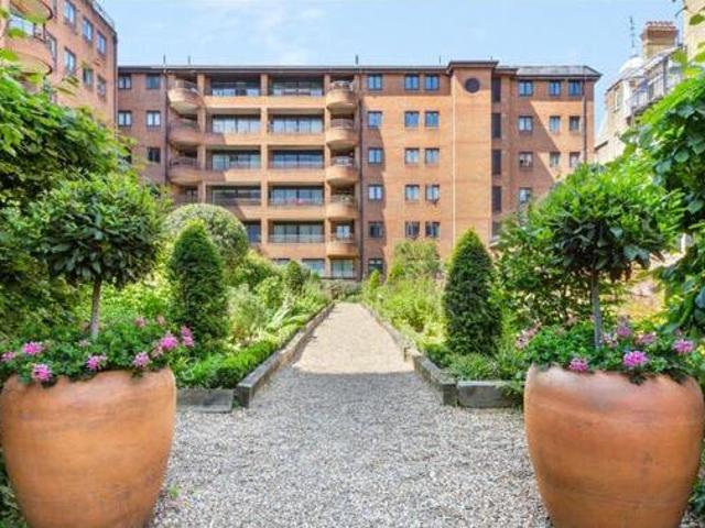 2 Bedroom Flat For Sale In London