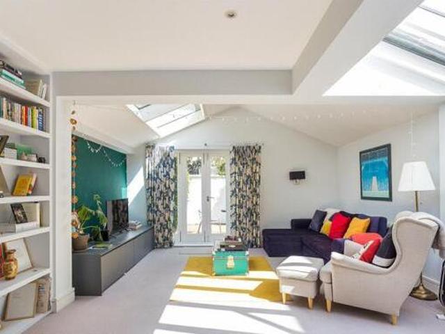 2 Bedroom Flat For Sale In London